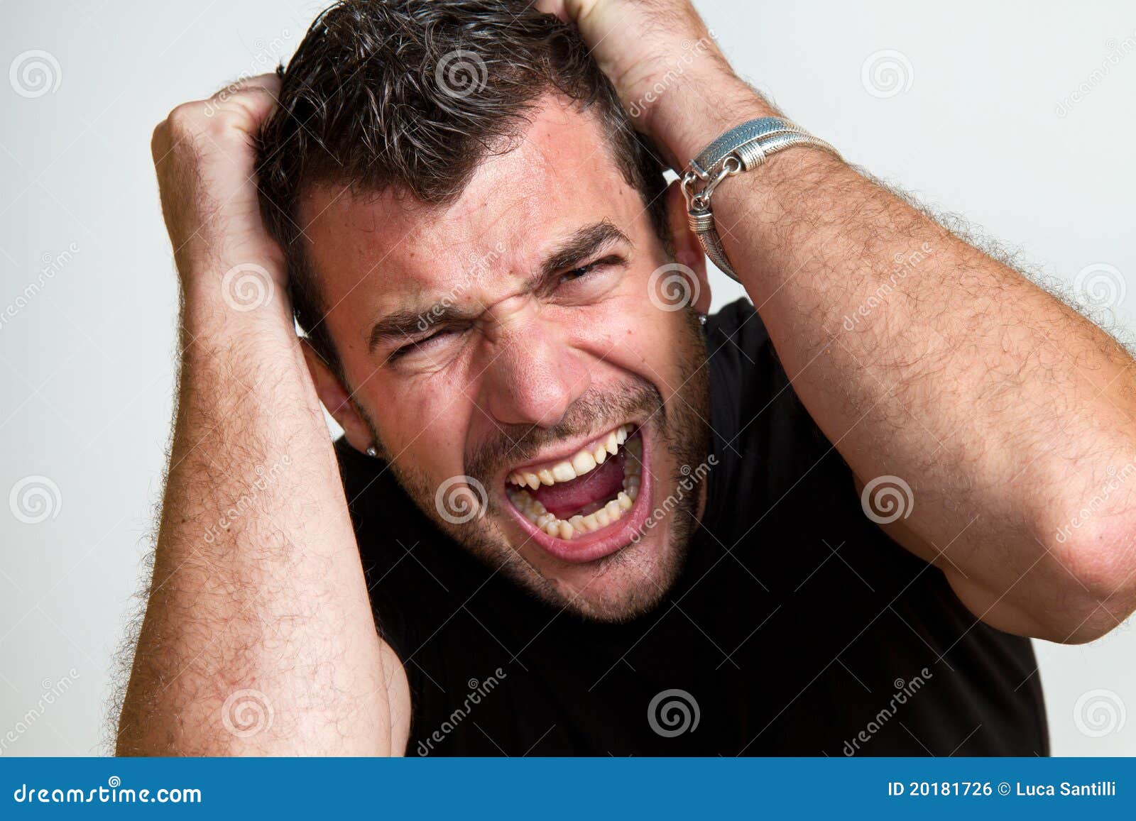 Uomo arrabbiato fotografia stock. Immagine di scontato - 20181726