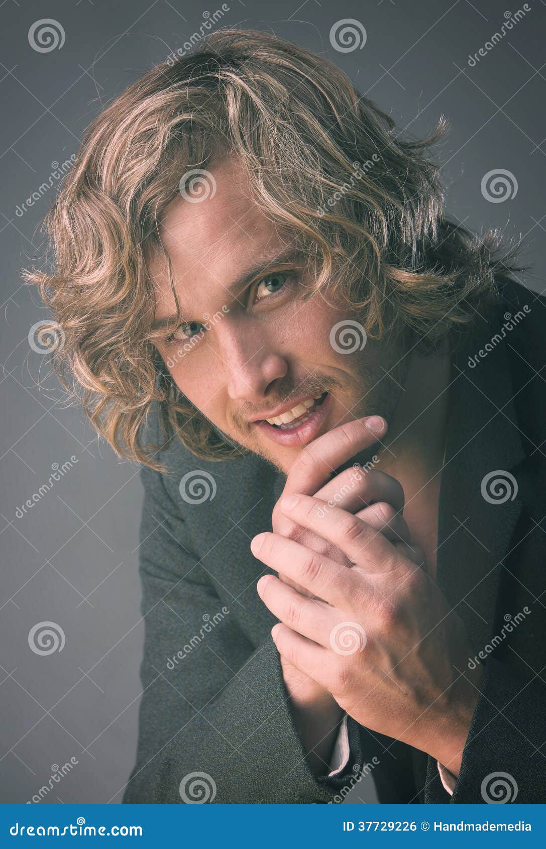 Uomo caucasico bello fotografia stock. Immagine di caucasico - 37729226