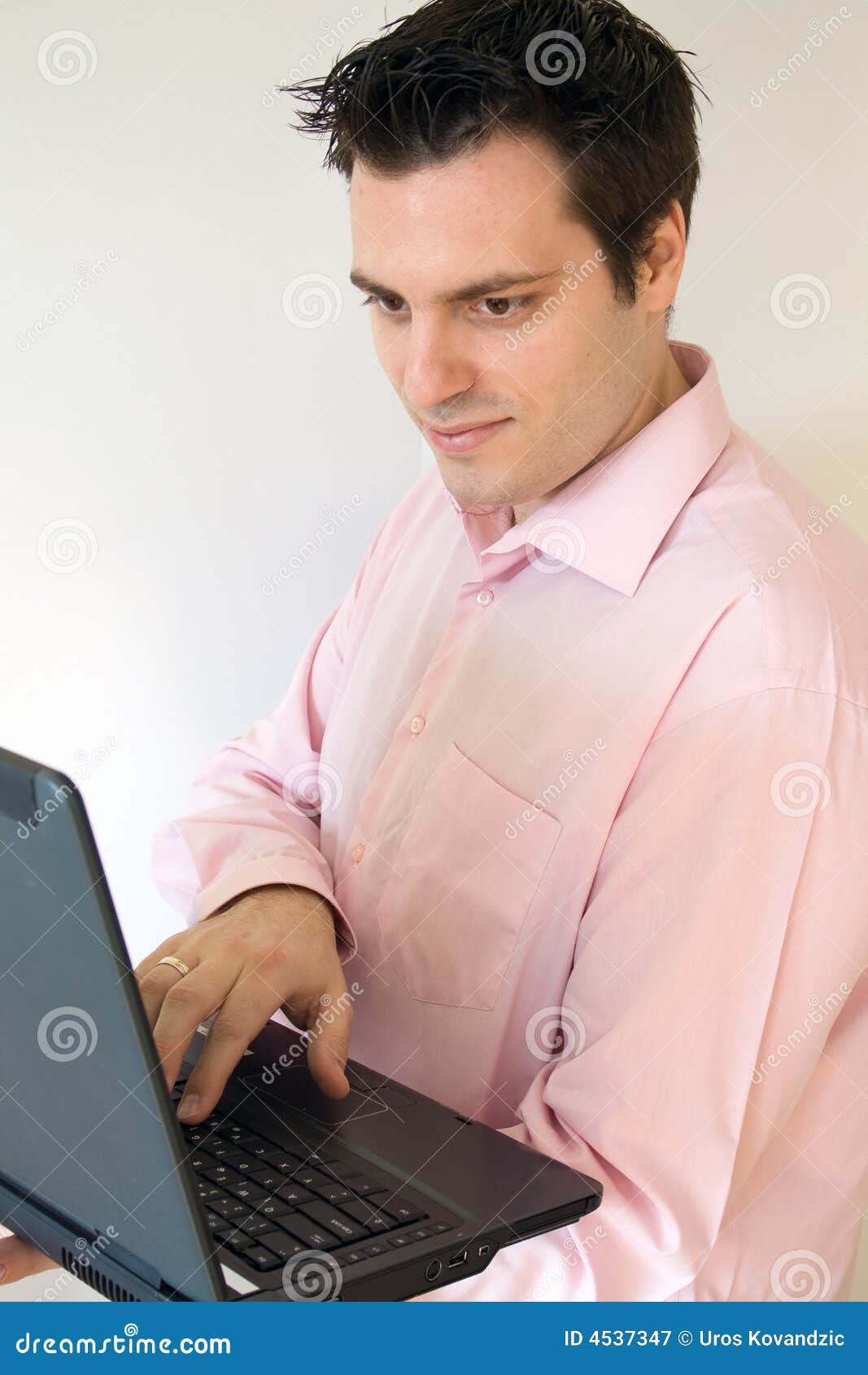 Uomo Che Lavora Al Computer Portatile Immagine. Immagine: 4537347