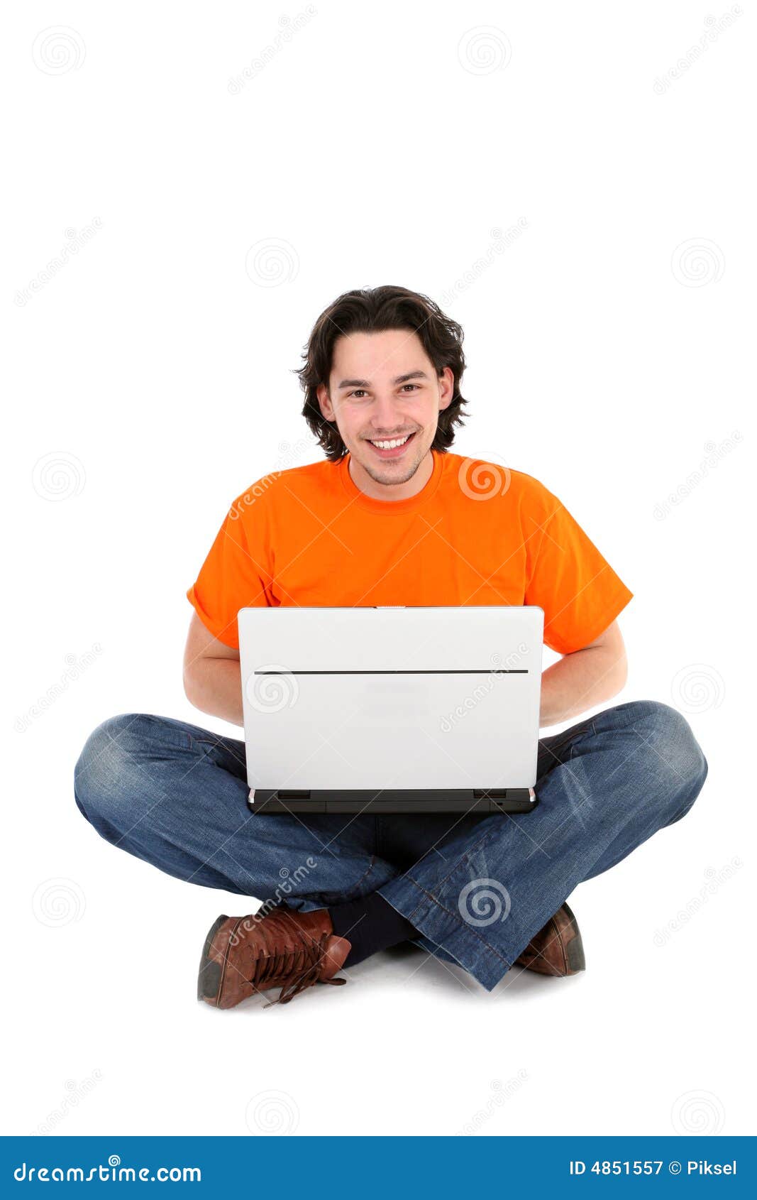 Uomo Che Lavora Al Computer Portatile Immagine Stock - Immagine di ...