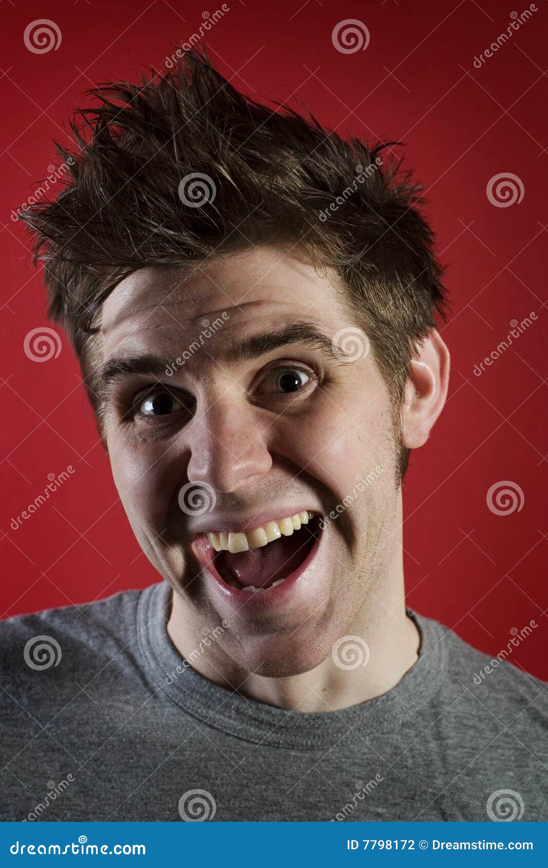 Uomo Che Sorride Con La Bocca Aperta Fotografia Stock - Immagine di ...