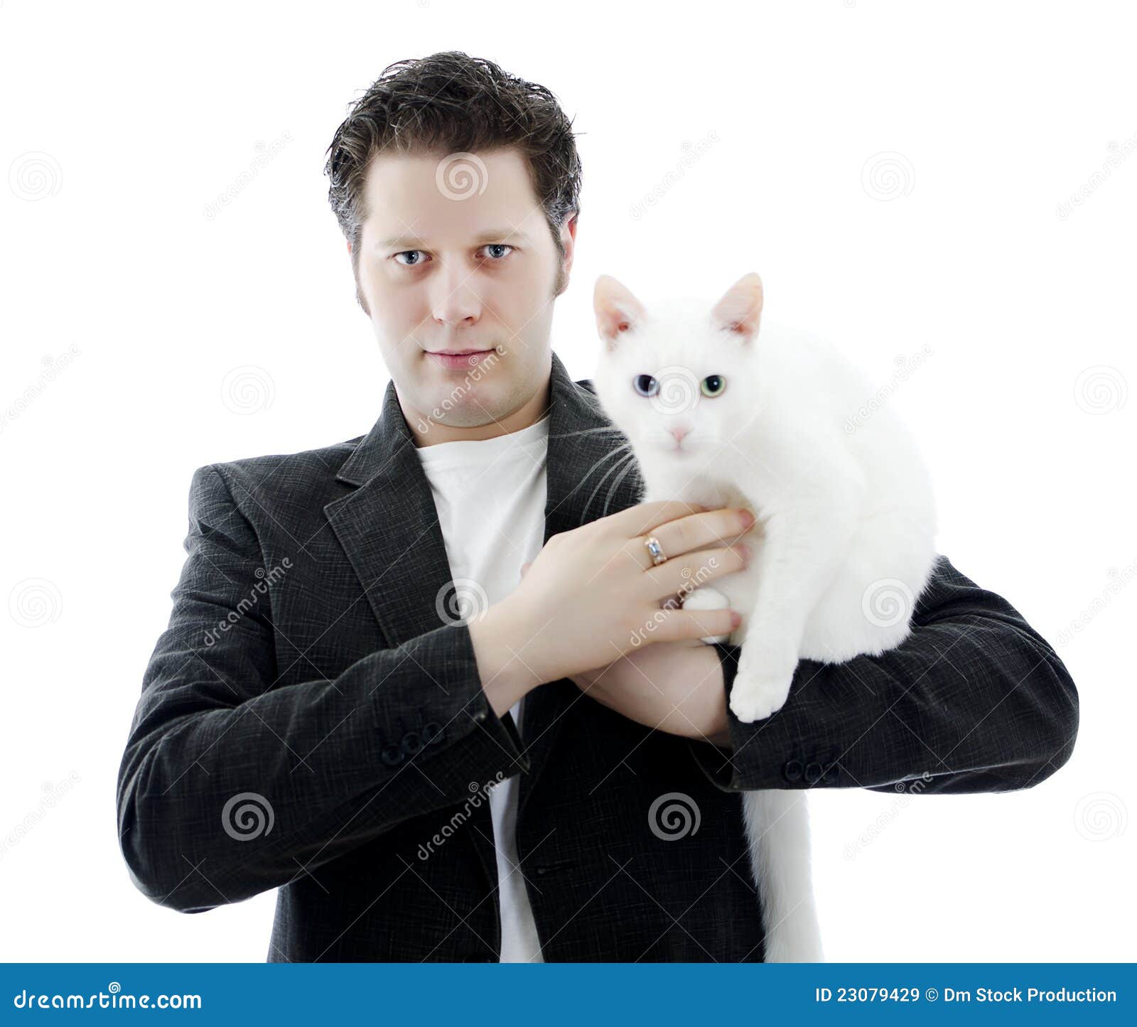 Uomo con il gatto bianco. immagine stock. Immagine di carino - 23079429