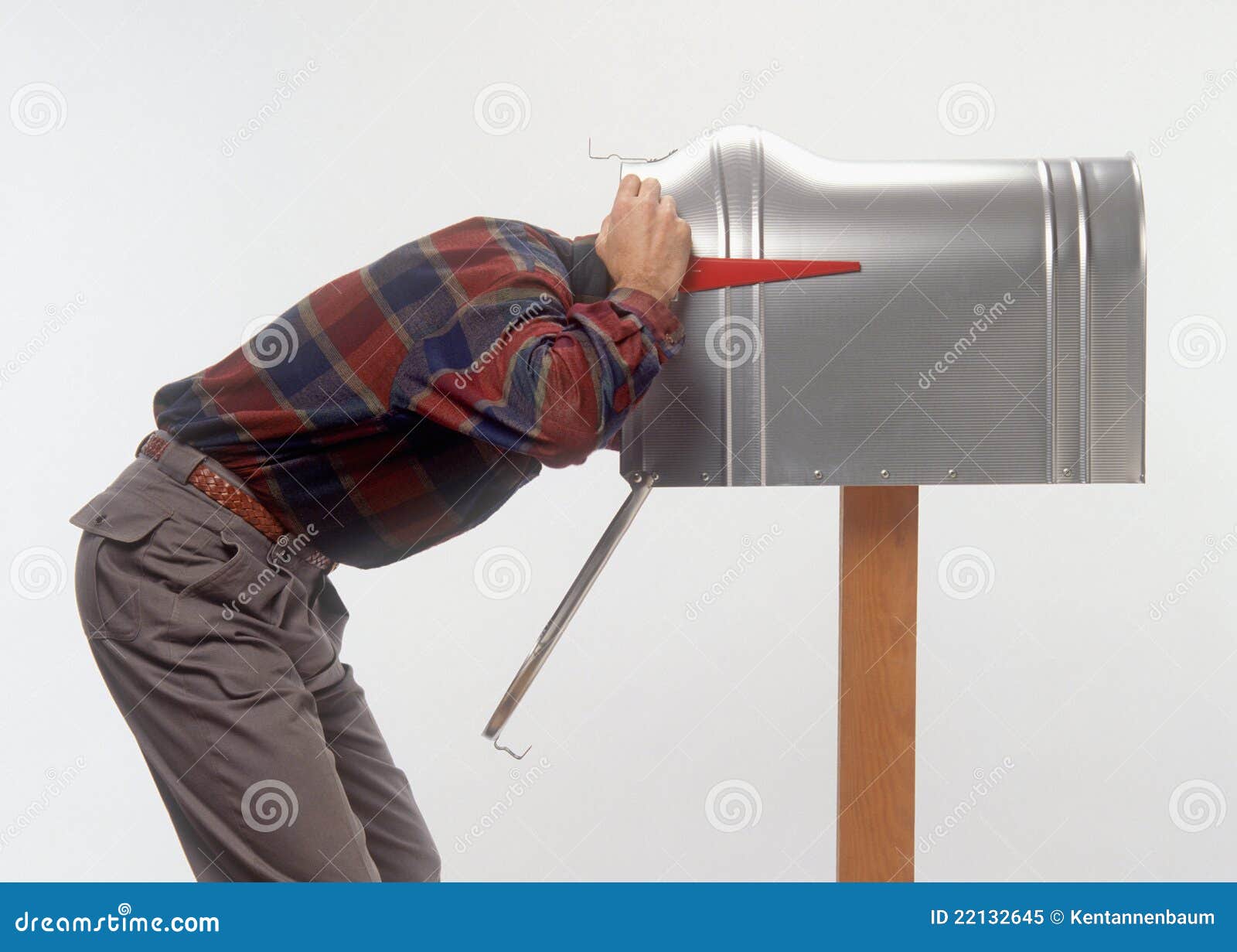 Uomo Con La Testa in Cassetta Postale Immagine Stock - Immagine di ...