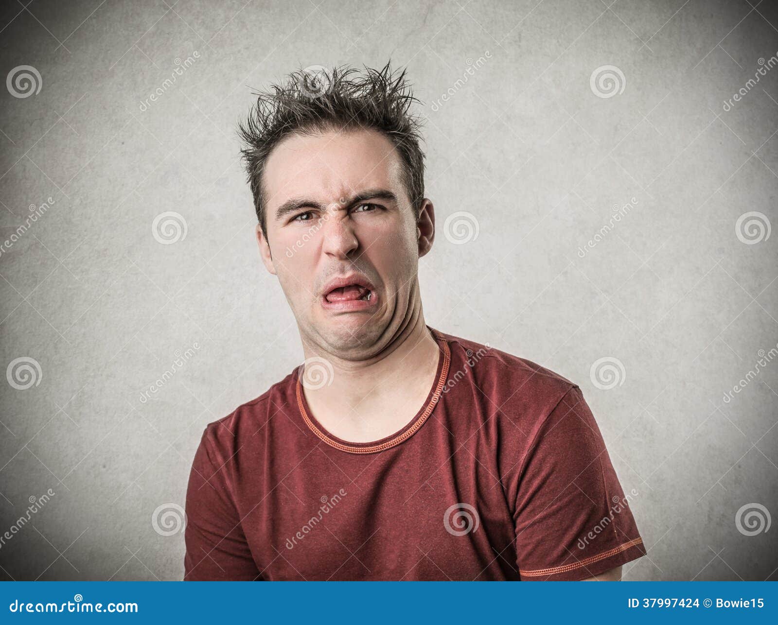 Uomo Con Un'espressione Disgustata Fotografia Stock - Immagine di ...