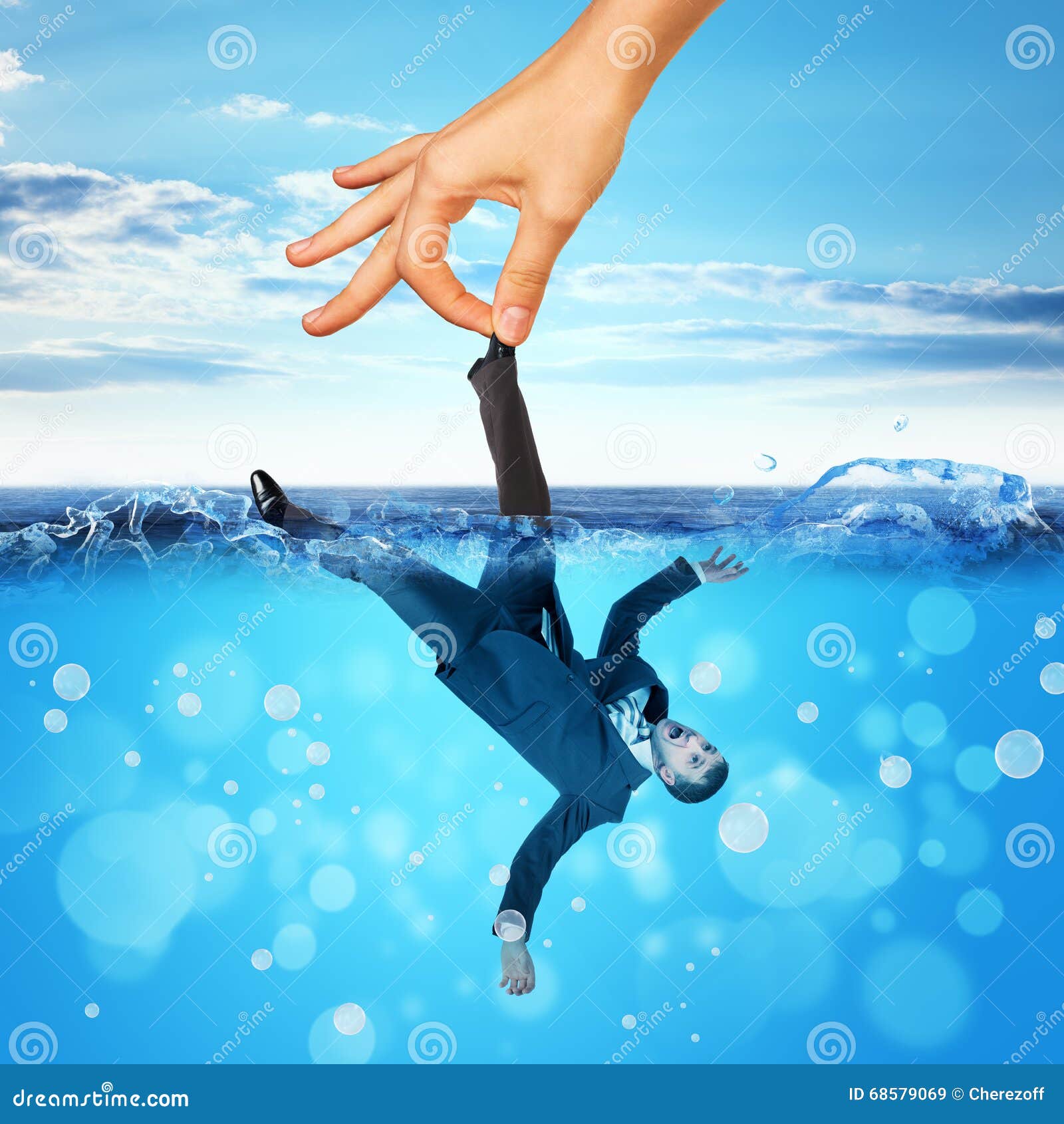 Uomo D'affari Che Annega Nel Mare Immagine Stock - Immagine di ...