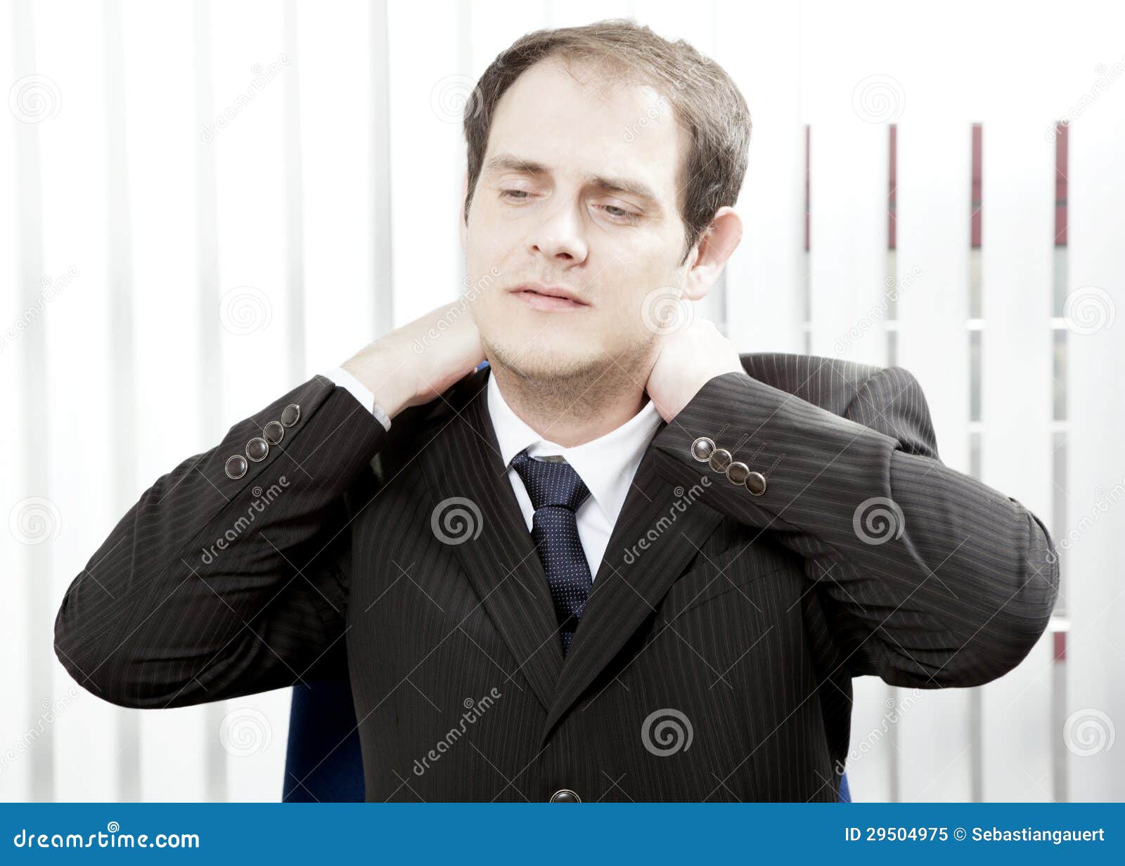 Uomo D'affari Con Un Collo Rigido Immagine Stock - Immagine di ...