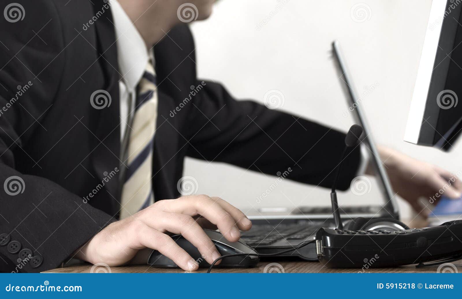 Uomo d'affari laborioso fotografia stock. Immagine di occupato - 5915218