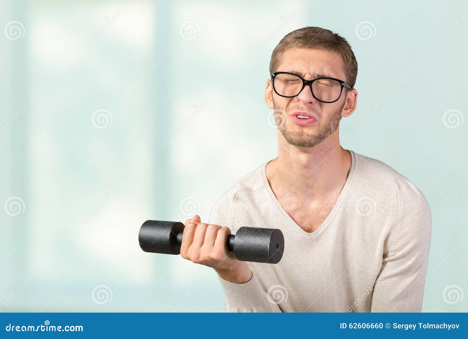 Uomo debole divertente fotografia stock. Immagine di nerd - 62606660