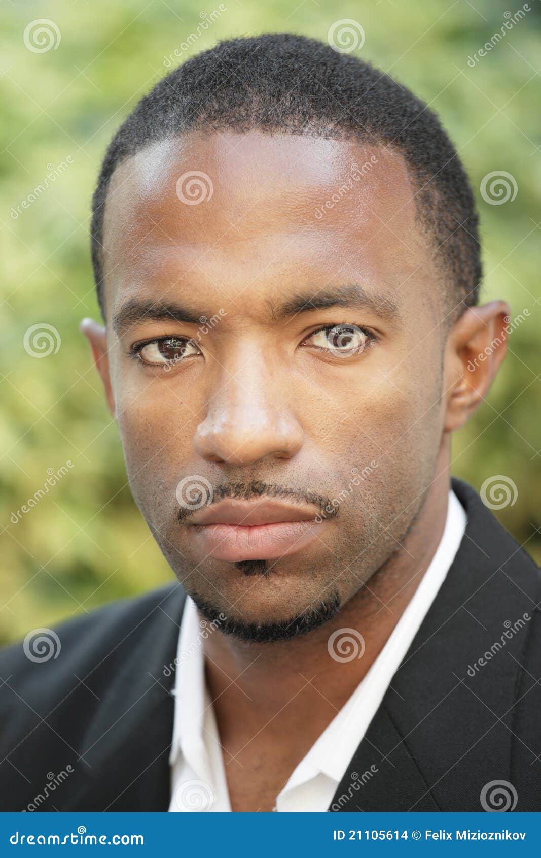 Uomo di colore con i baffi fotografia stock. Immagine di ritratto ...