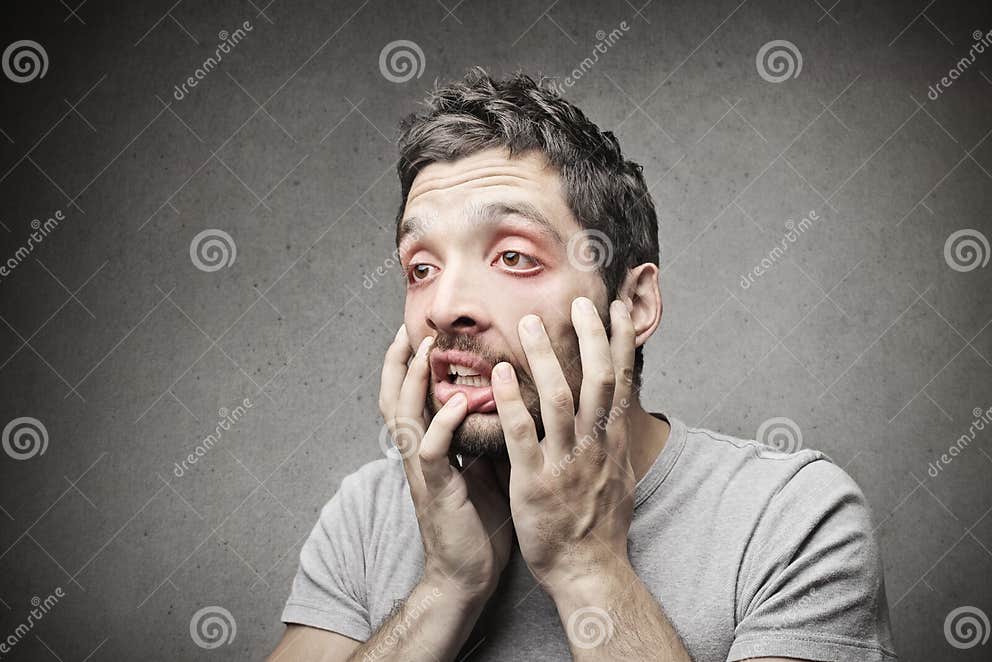 Uomo disperato immagine stock. Immagine di triste, concetto - 31067587