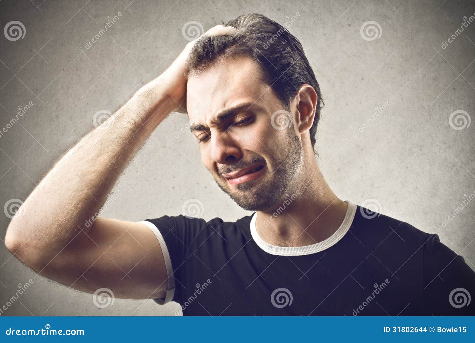 Uomo disperato fotografia stock. Immagine di tristezza - 31802644