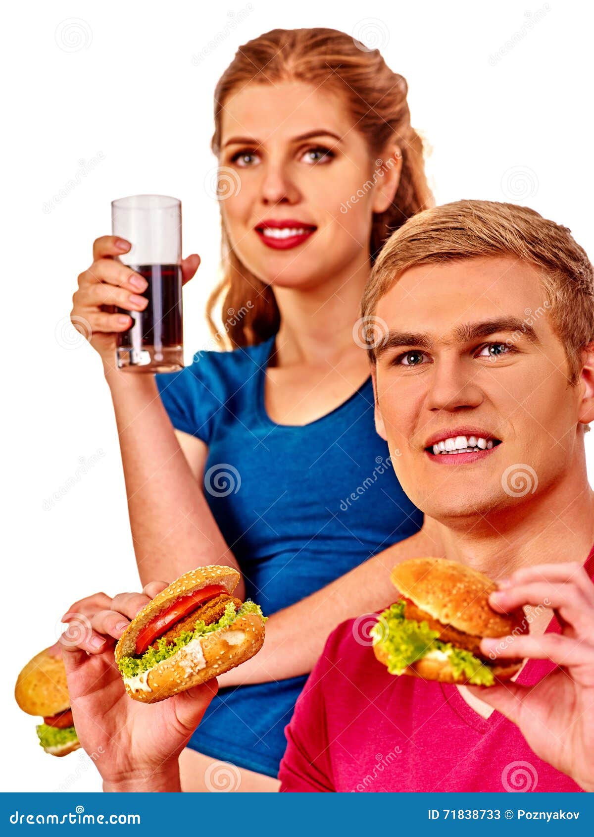 Uomo E Donna Che Mangiano Grande Panino Con Cola Immagine Stock ...