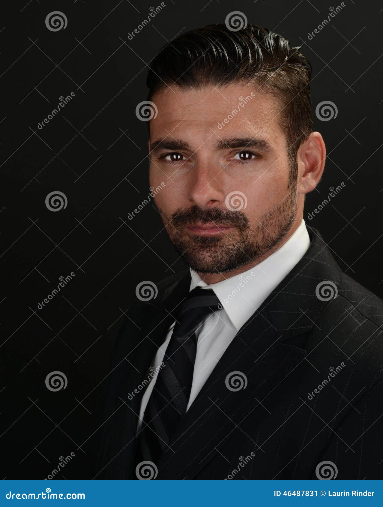 Uomo italiano bello immagine stock. Immagine di isolato - 46487831