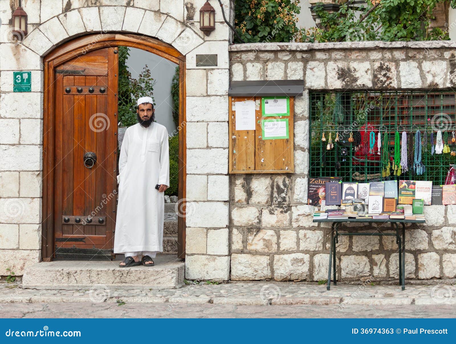 Uomo musulmano fotografia stock editoriale. Immagine di bosnia - 36974363