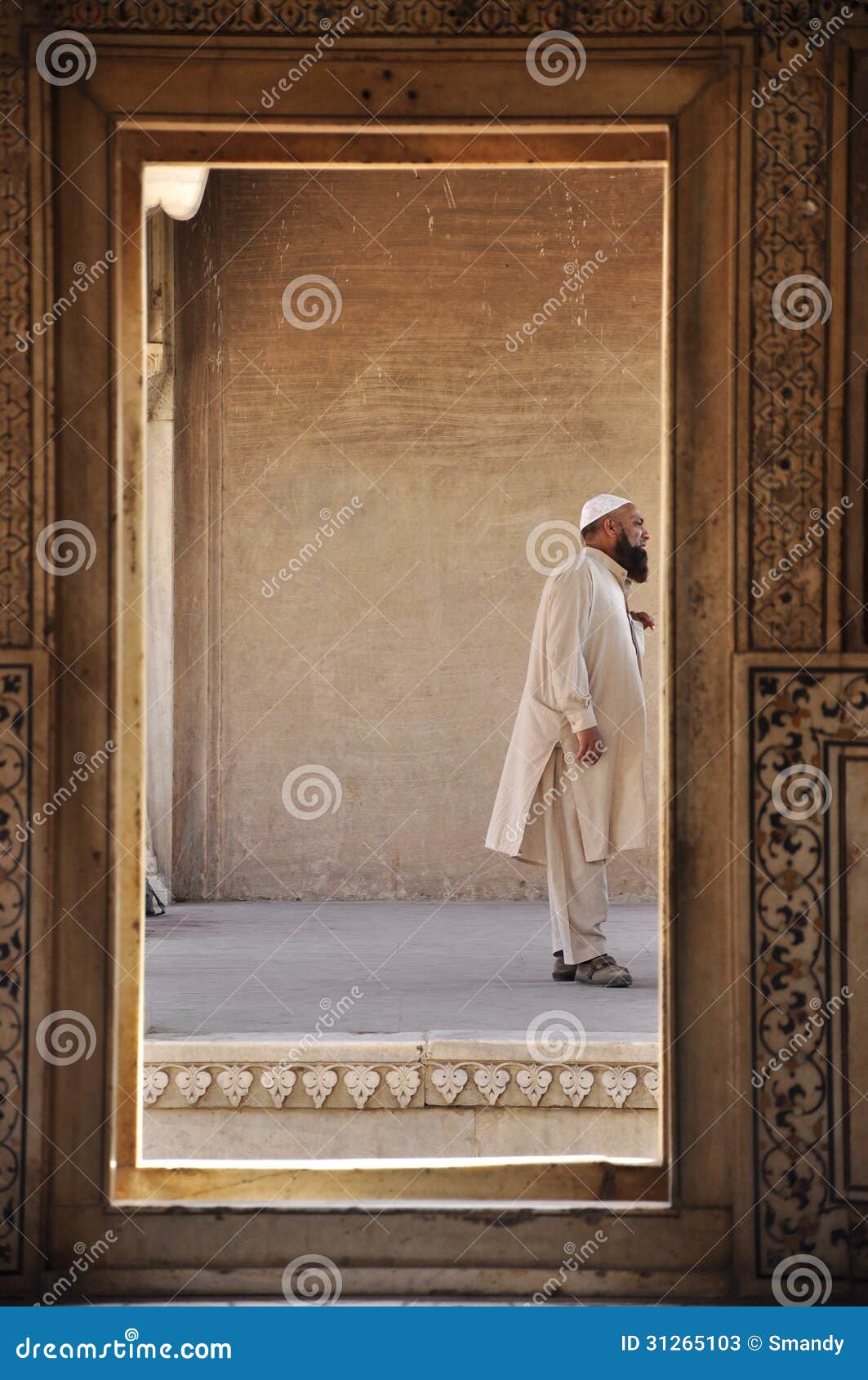 Uomo Musulmano Arabo Tradizionale Fotografia Stock Editoriale ...
