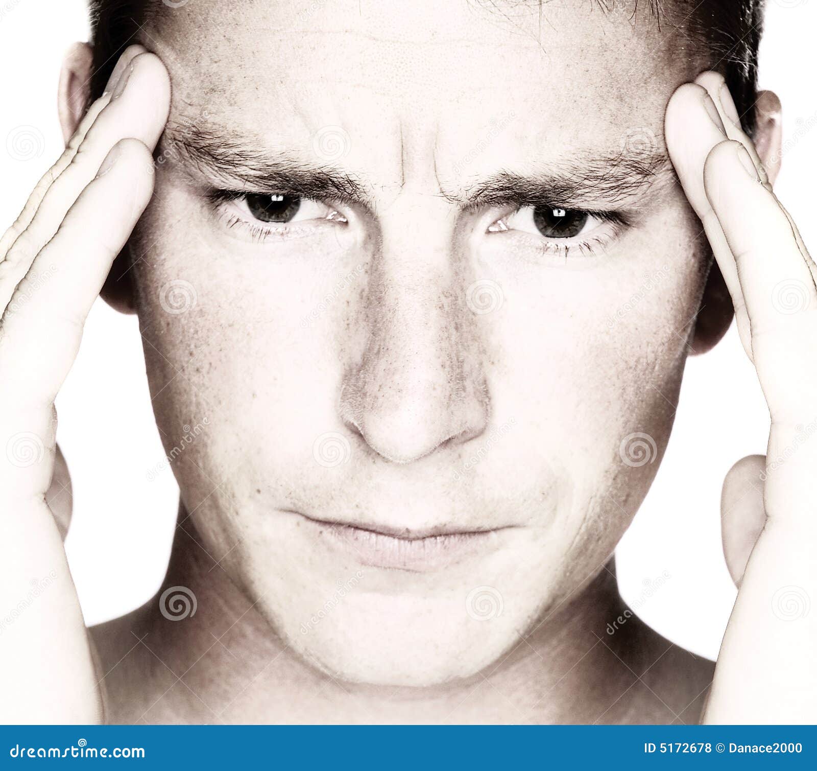 Uomo nella disperazione fotografia stock. Immagine di uomo - 5172678