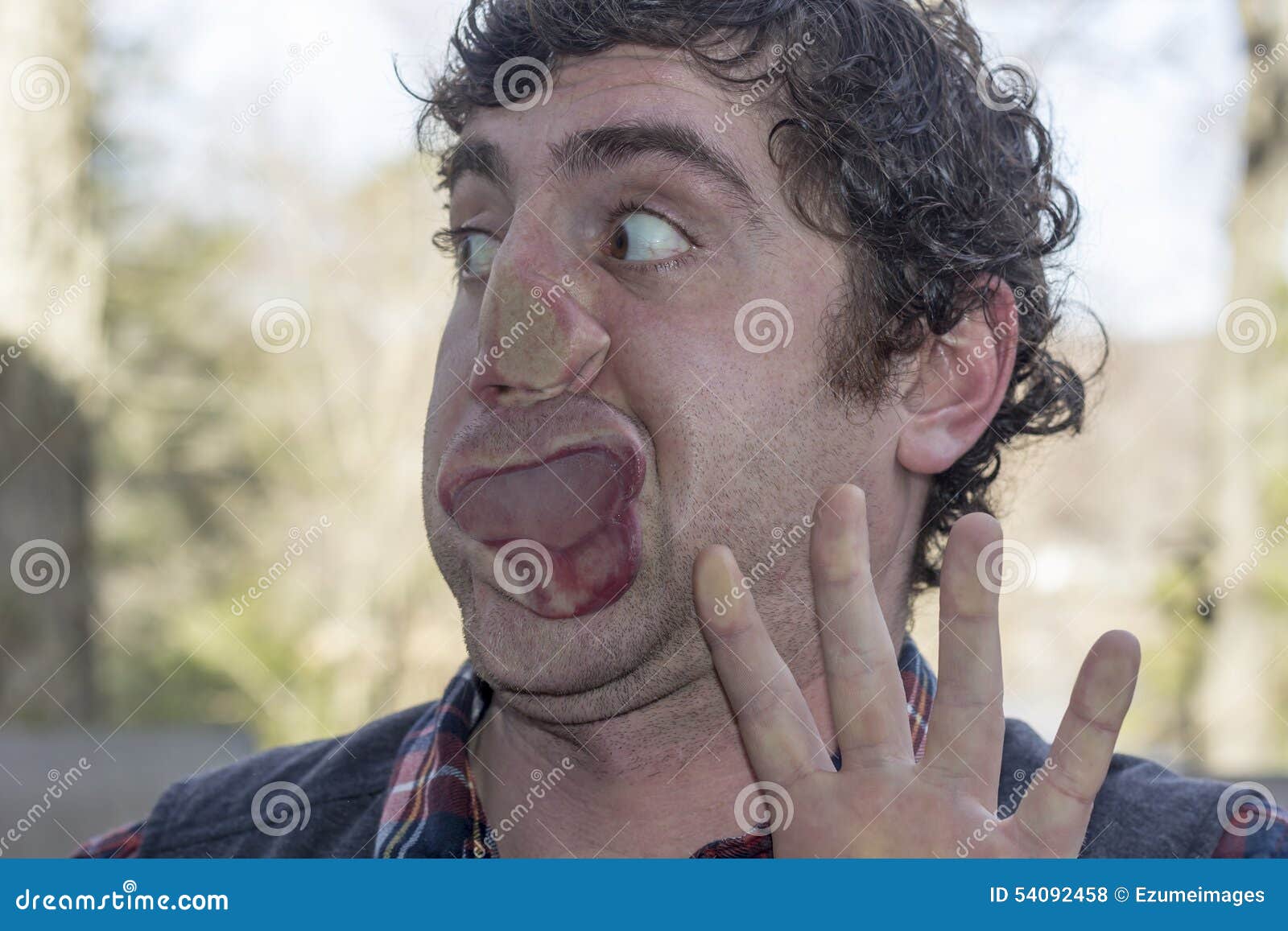 Uomo pazzesco fotografia stock. Immagine di camicia, pazzo - 54092458