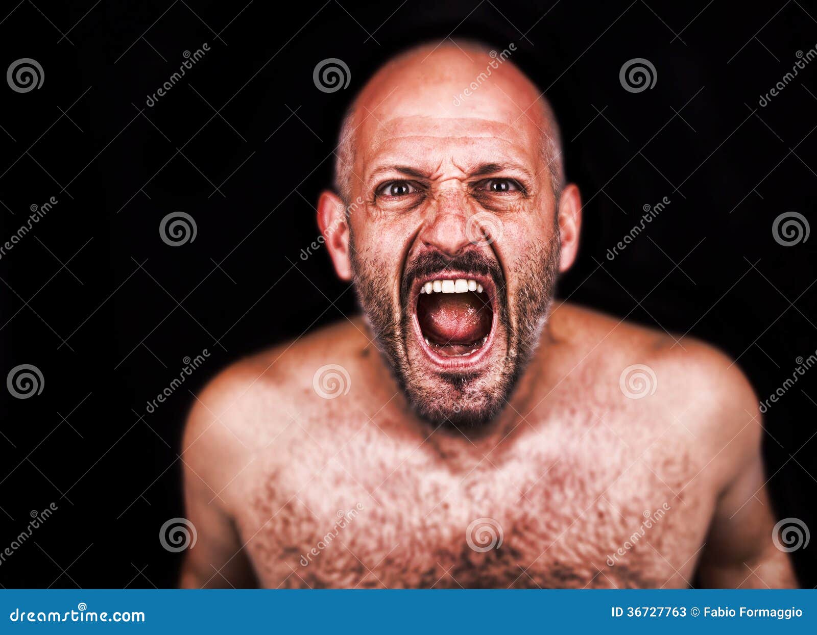 Uomo pazzo che grida immagine stock. Immagine di orrore - 36727763