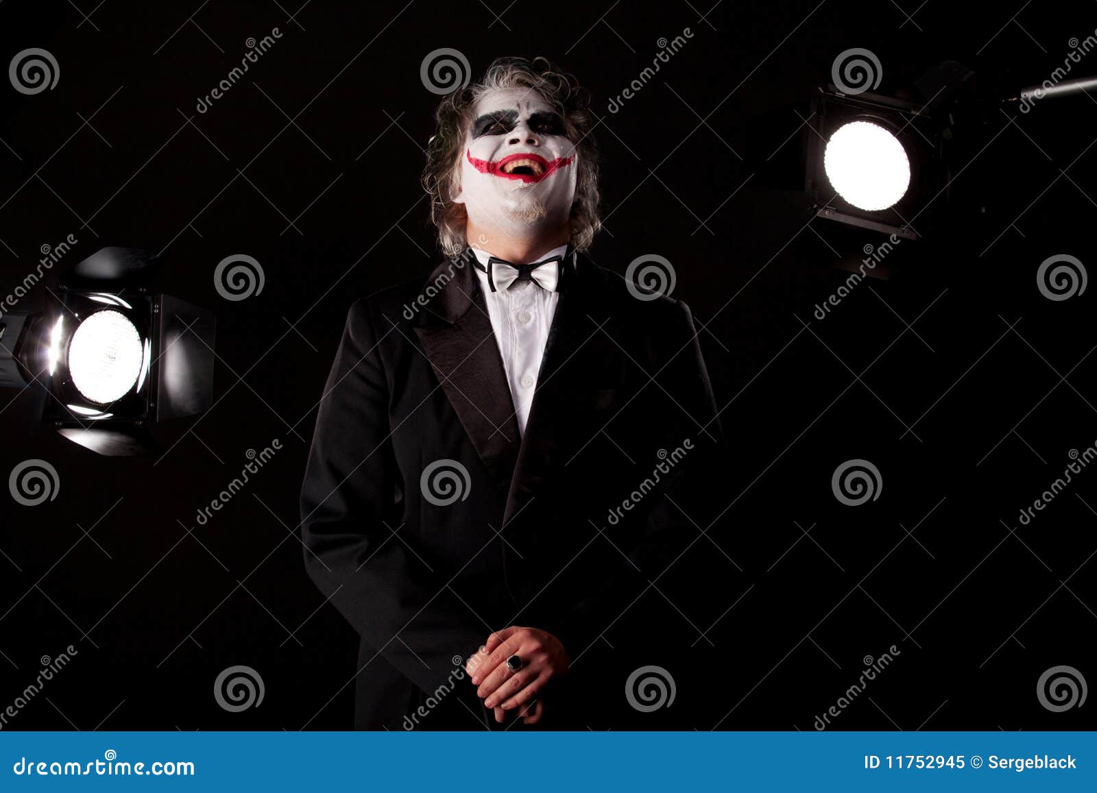 Uomo Sorridente in Un'immagine Di Un Burlone Immagine Stock - Immagine ...