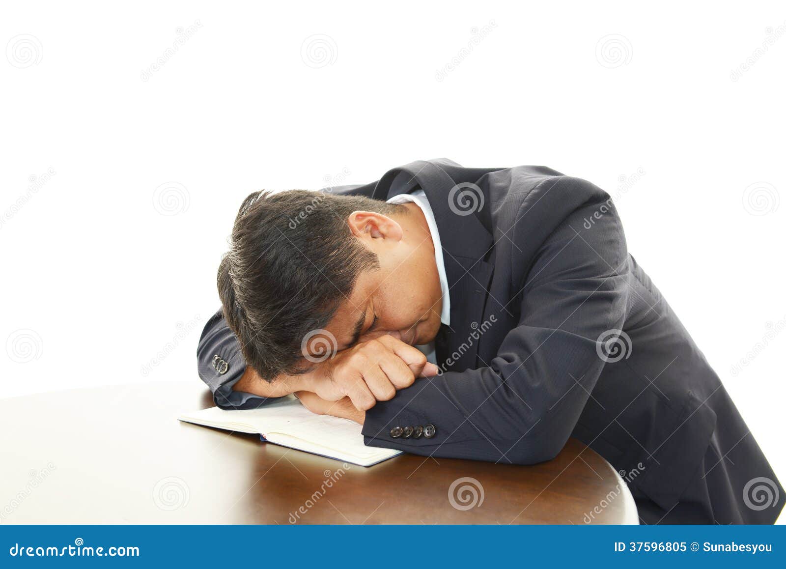 Uomo Stanco Di Affari Che Dorme Allo Scrittorio Immagine Stock ...