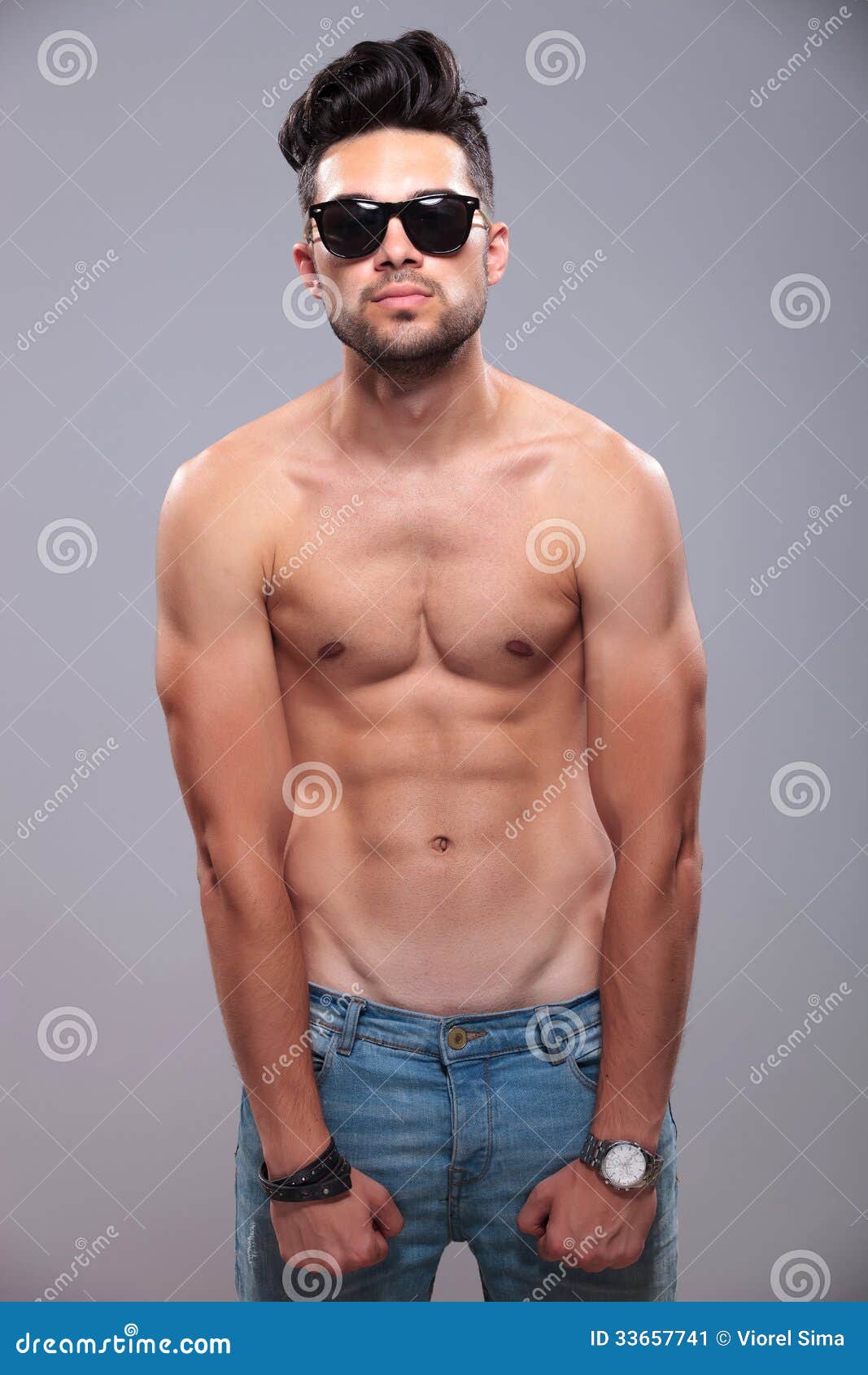 Uomo Topless Con L'ente Magro Immagine Stock - Immagine di bicipite ...