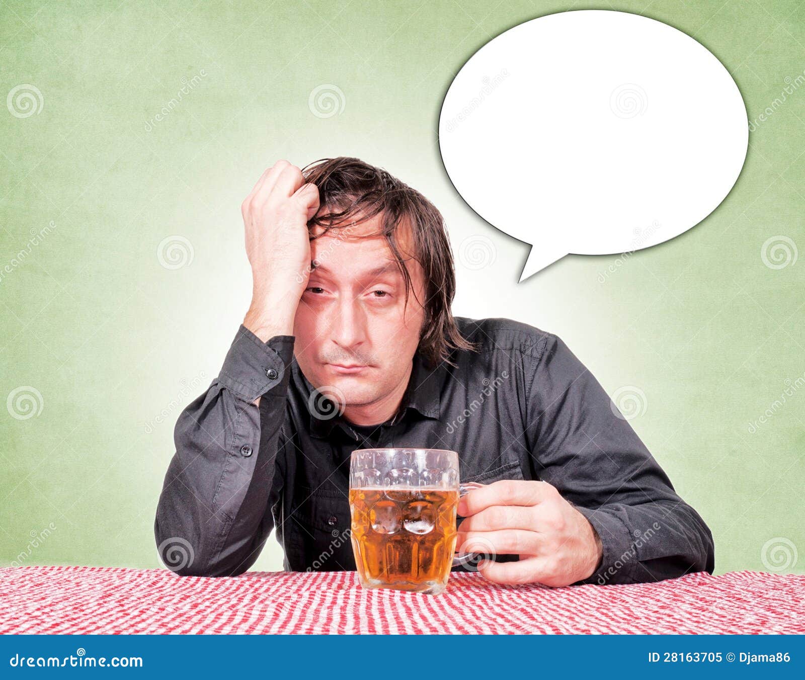 Uomo ubriaco immagine stock. Immagine di casuale, liquore - 28163705