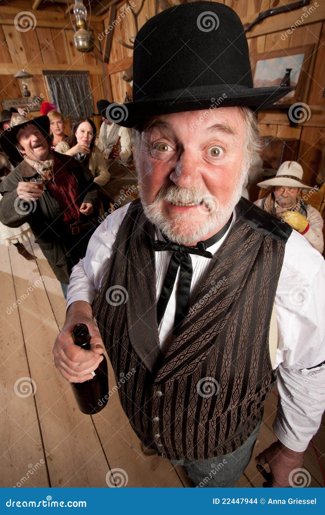 Uomo Ubriaco in Un Vecchio Salone Ad Ovest Fotografia Stock - Immagine ...