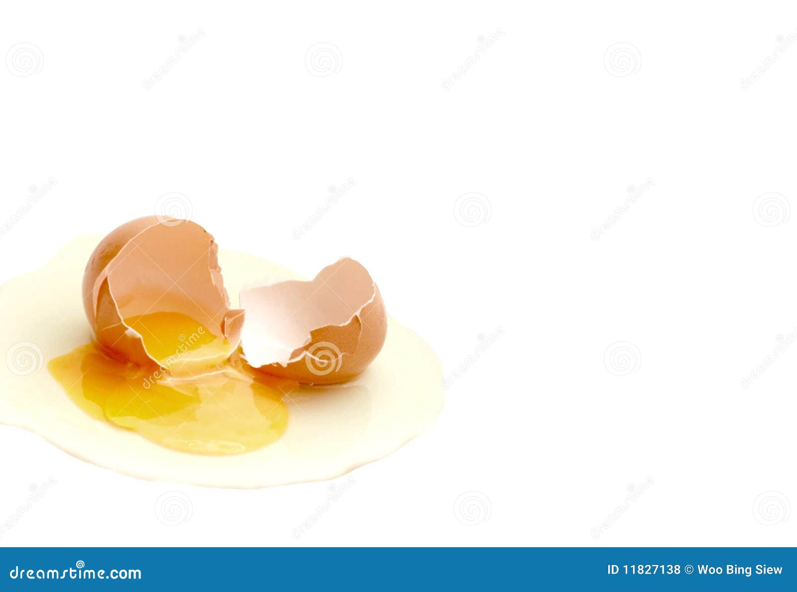 Uovo rotto fotografia stock. Immagine di fresco, ovale - 11827138