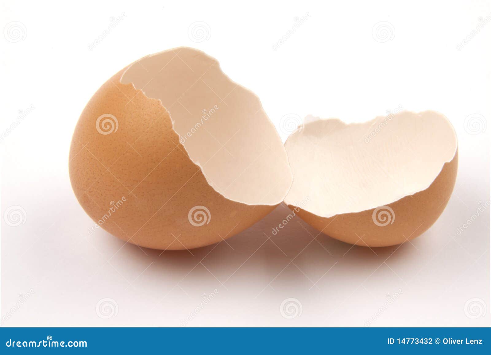 Uovo rotto fotografia stock. Immagine di pulito, sfondo - 14773432
