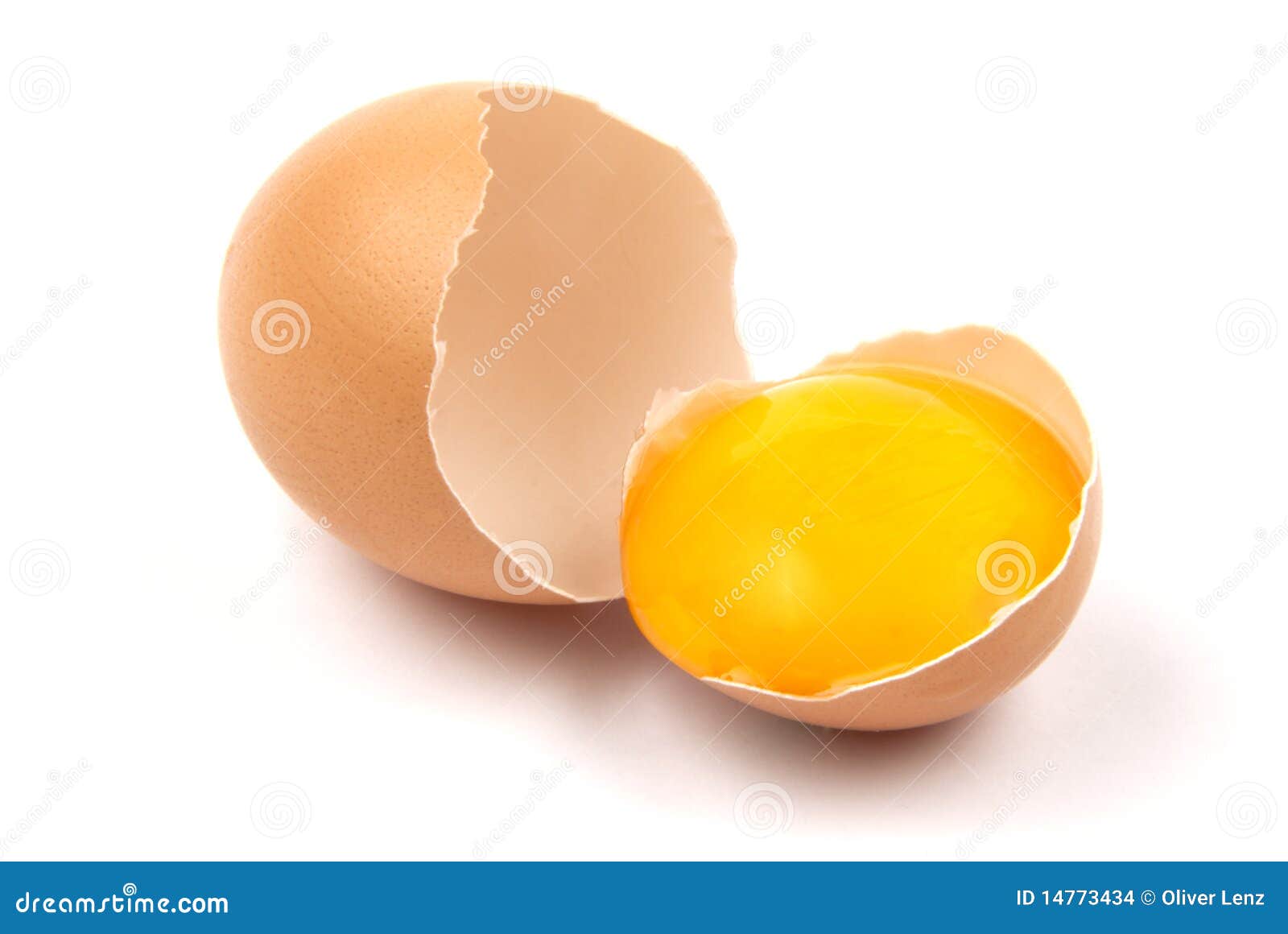 Uovo rotto fotografia stock. Immagine di mezzo, bianco - 14773434