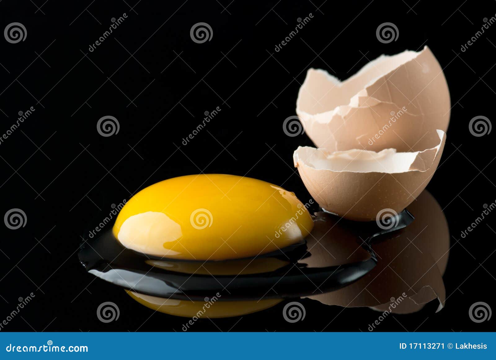 Uovo rotto immagine stock. Immagine di cucina, marrone - 17113271