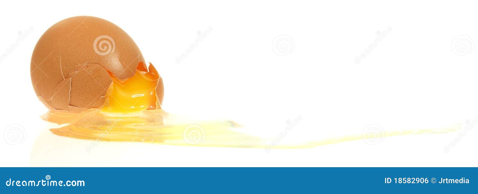 Uovo rotto fotografia stock. Immagine di nessuno, spuntino - 18582906
