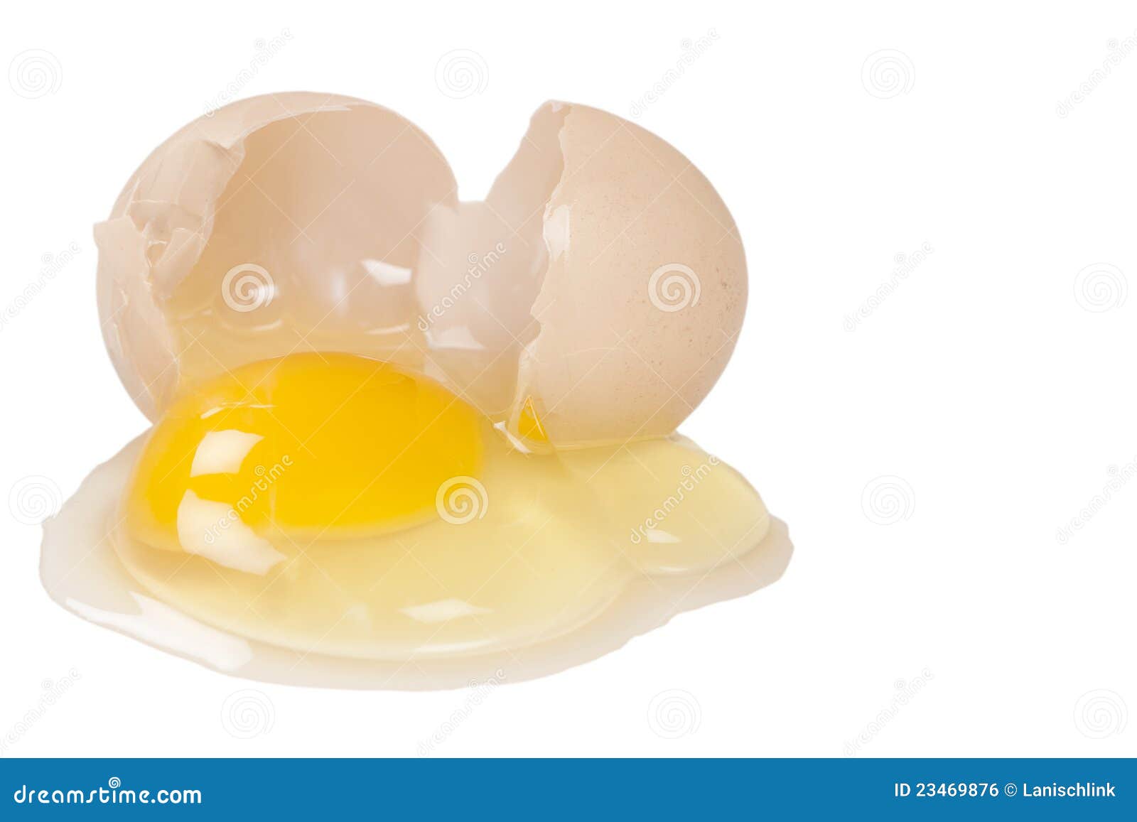 Uovo rotto fotografia stock. Immagine di alimento, pollo - 23469876