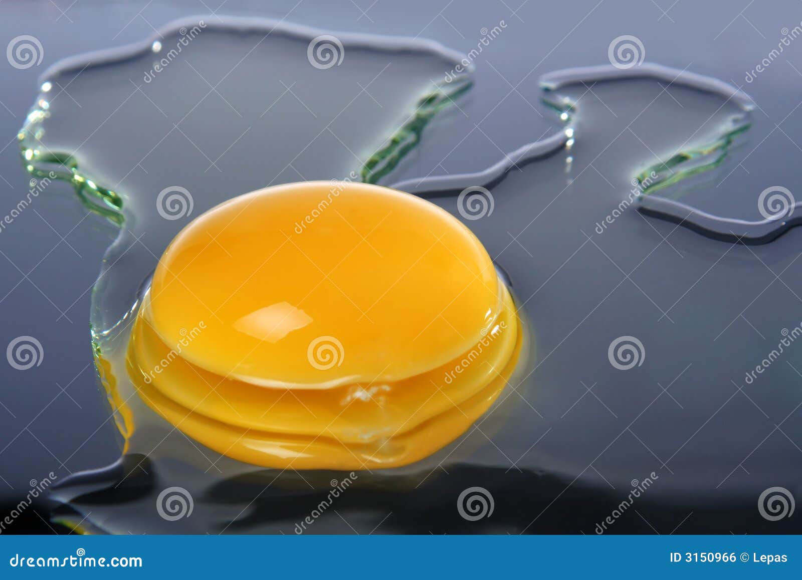 Uovo rotto fotografia stock. Immagine di chiusura, rotto - 3150966