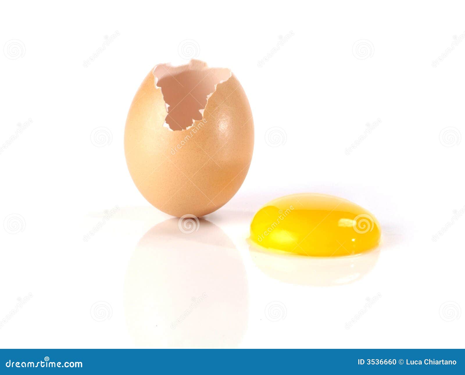 Uovo rotto fotografia stock. Immagine di italia, illuminazione - 3536660