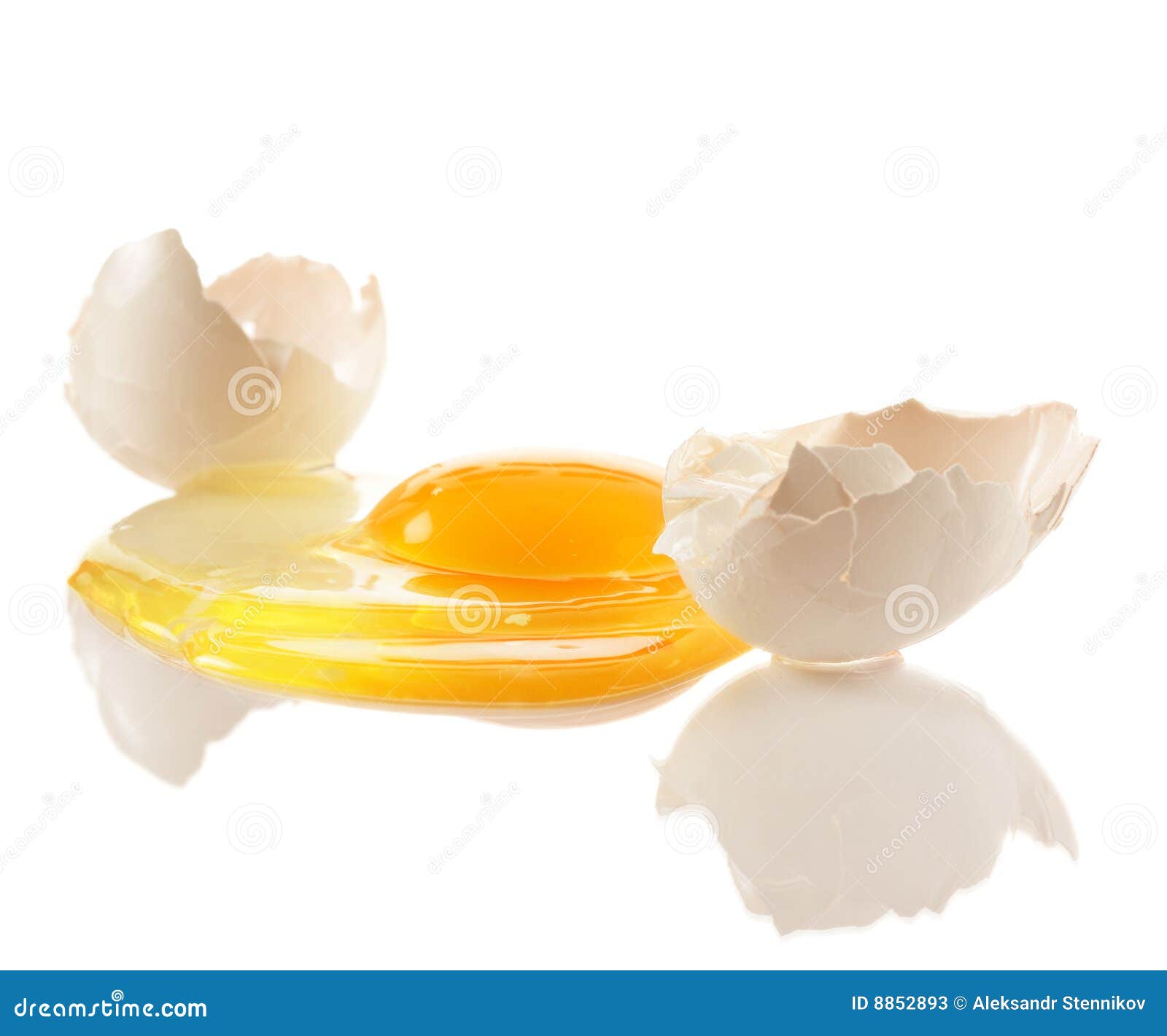 Uovo rotto immagine stock. Immagine di rotto, uovo, bianco - 8852893