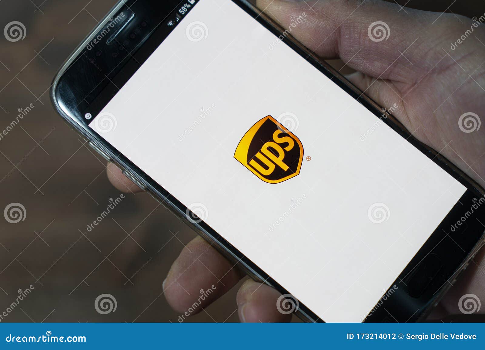 The UPS app editorial photography. Image of interface - 173214012