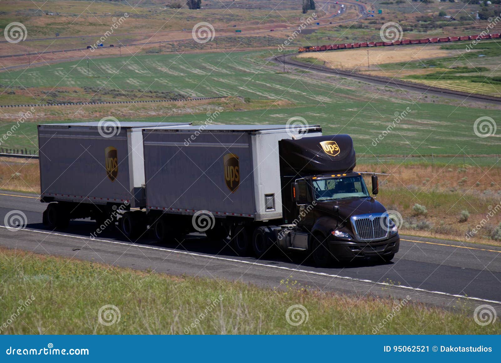 UPS-Halb-LKW/Brown Kenworth Redaktionelles Foto - Bild von anlieferung ...