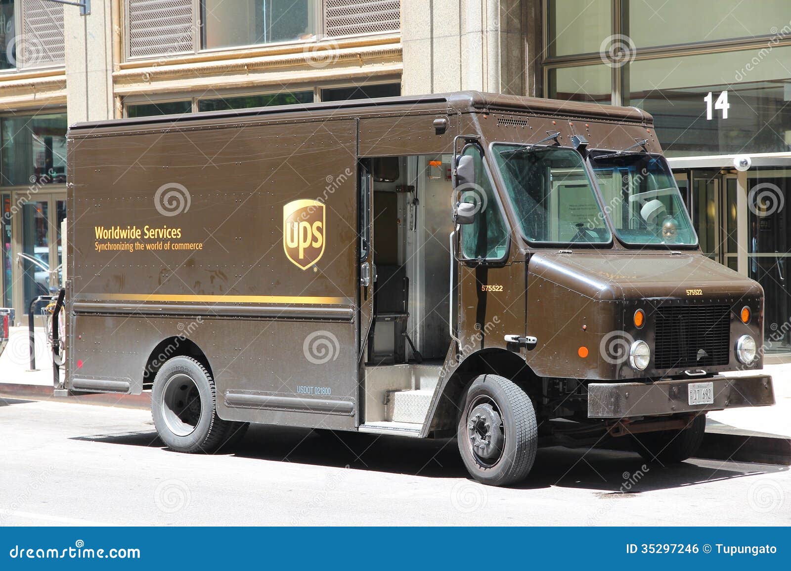 UPS-LKW redaktionelles foto. Bild von bedienung, eilbote - 35297246