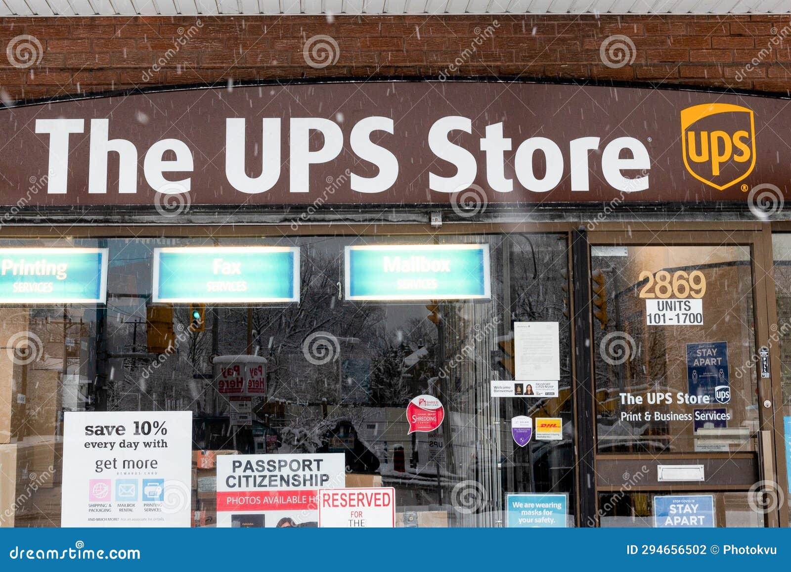 The UPS Store Sign in Toronto Editorial Photography - Image of ...