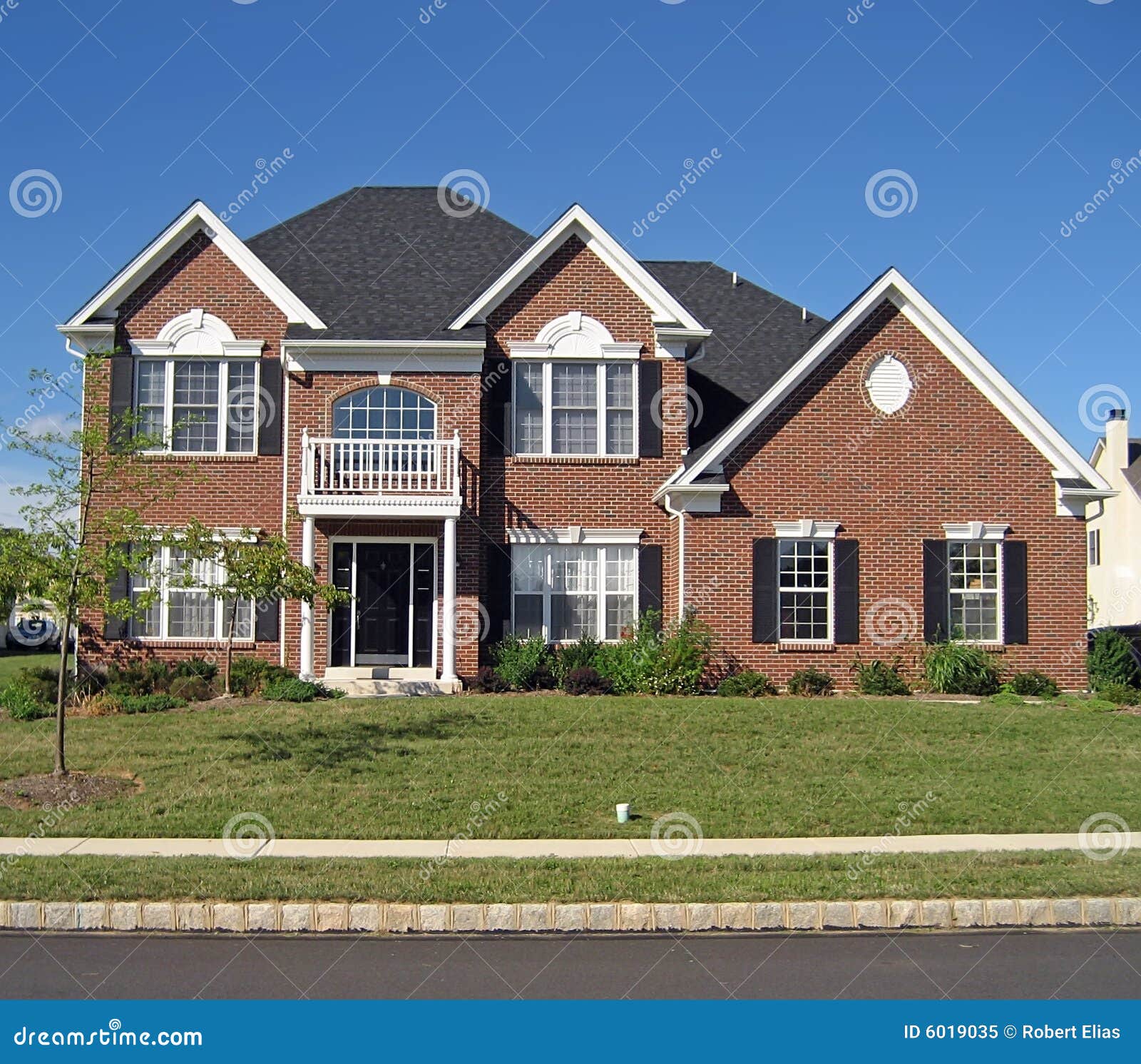 Upscale Suburban Home 6 Royalty Free Stock Photo - Image: 6019035