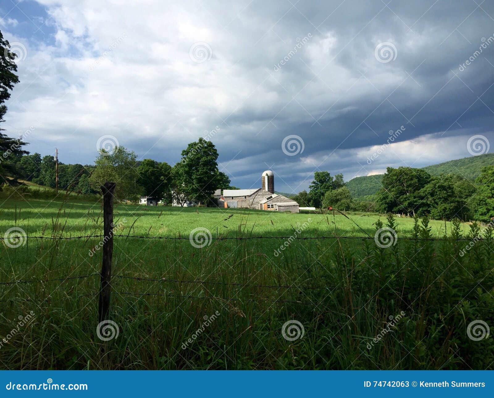 Upstate New York Farm editorial stock photo. Image of foreboding - 74742063