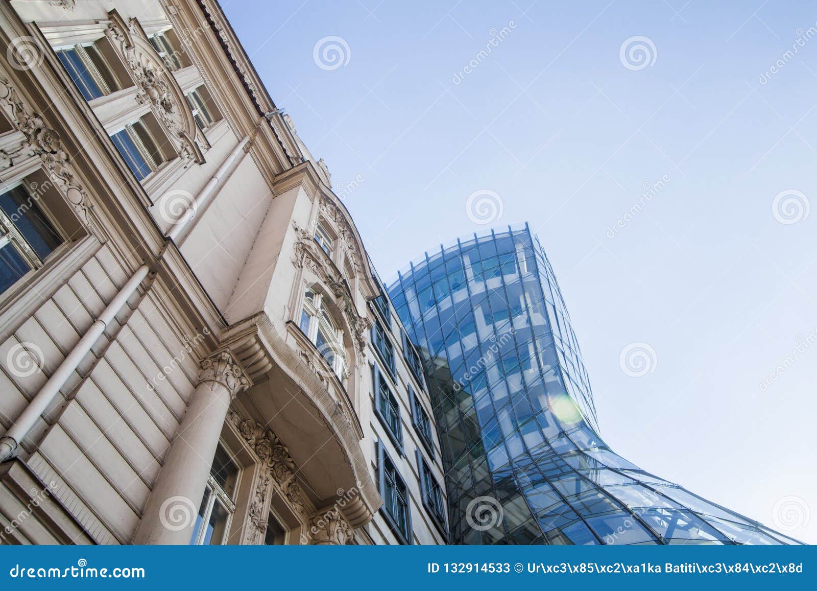 Dancing house editorial stock photo. Image of facade - 132914533