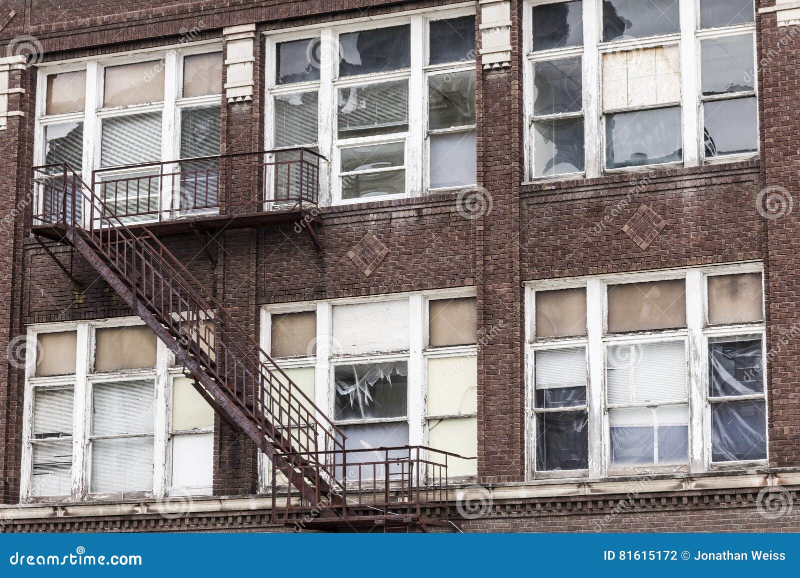 Urban Blight - Abandoned Building - Worn, Broken and Forgotten I Stock ...