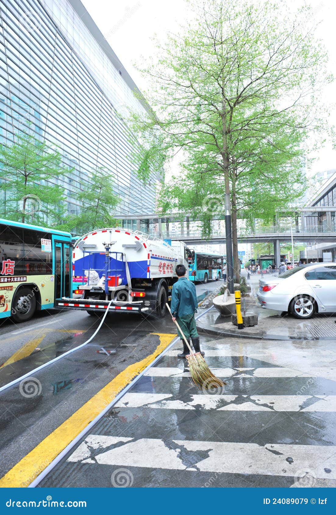 Urban cleaning editorial stock image. Image of pinto - 24089079