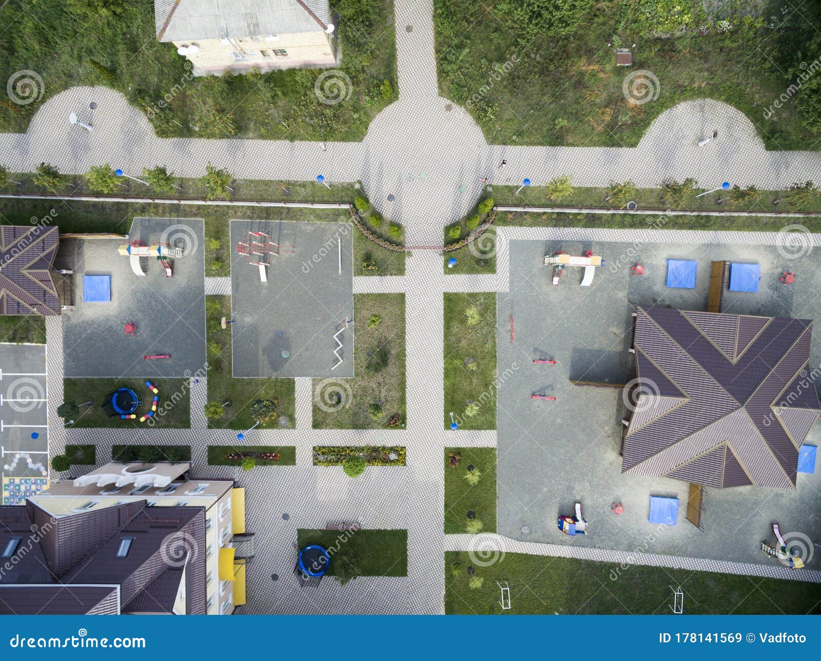 Urban Courtyard, High-rise Building Stock Image - Image of apartment ...