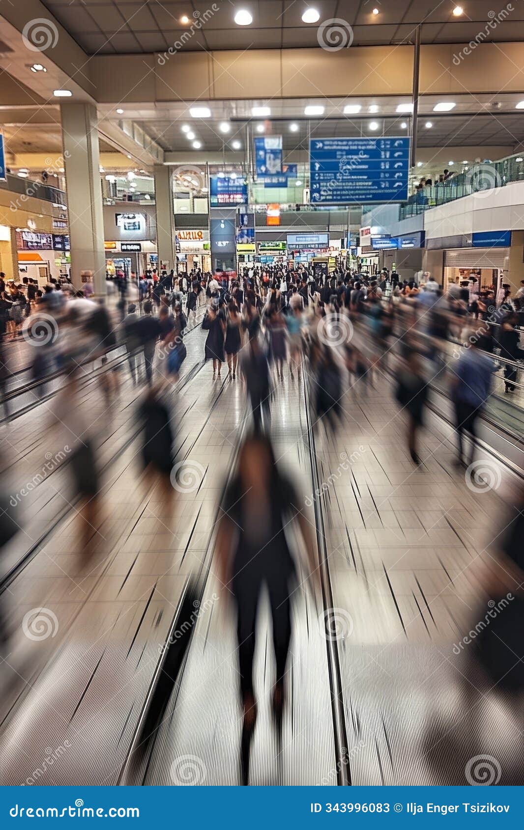 Urban Flow Motion Blur of Commuters Rushing in Modern Transportation ...