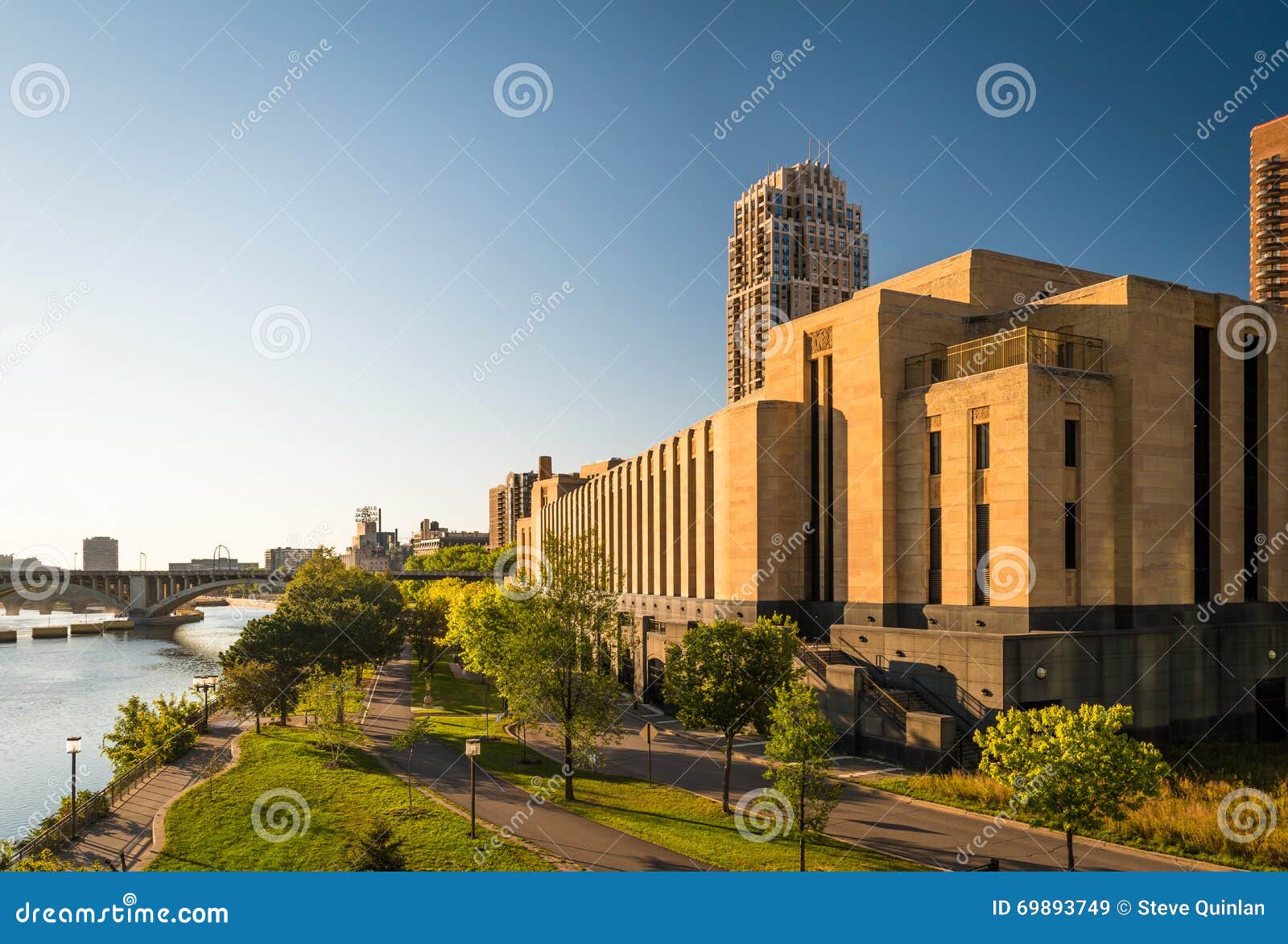 Urban Riverside (Minneapolis) Editorial Stock Image - Image of bridge ...
