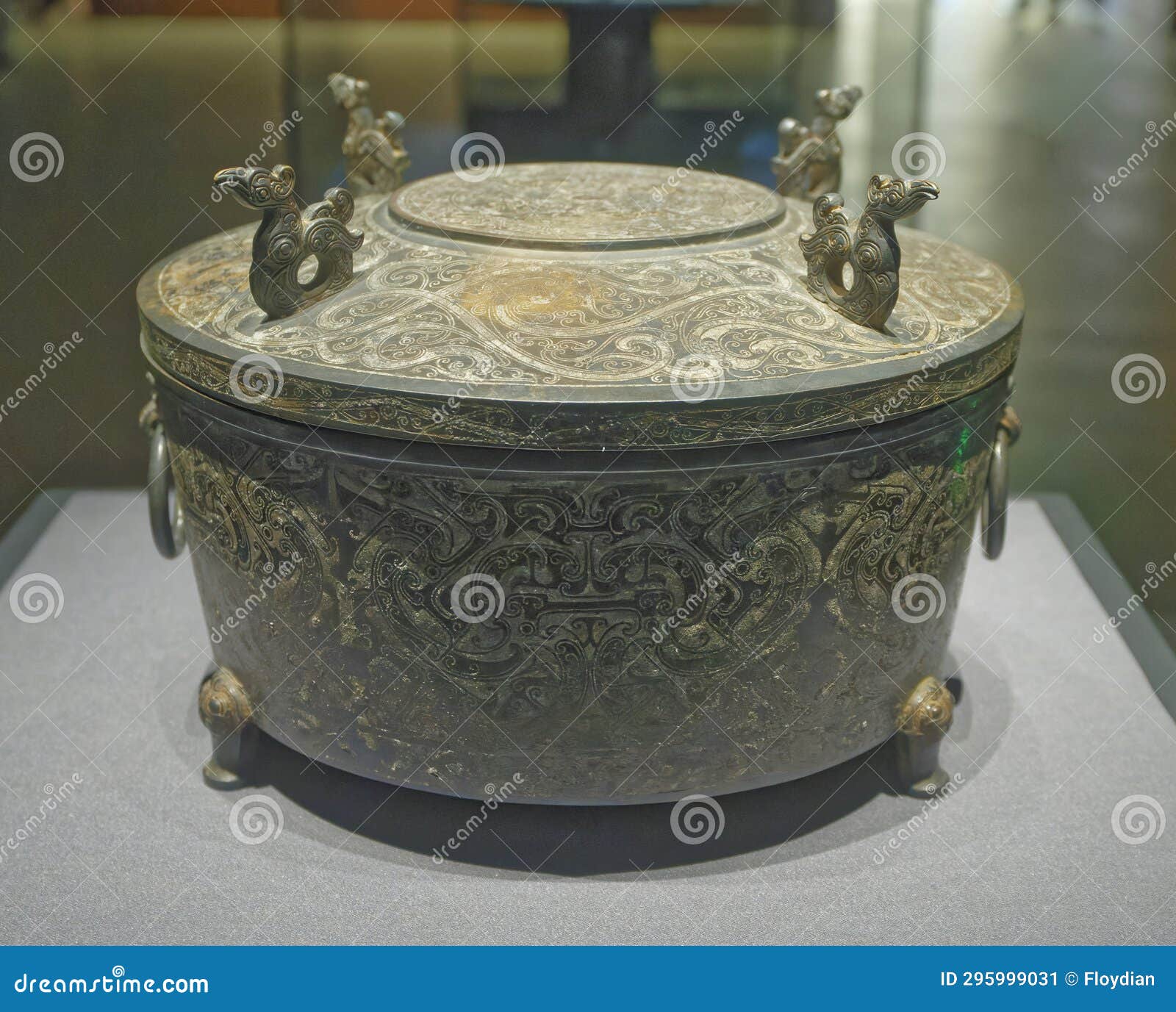Lacquer-coated Bronze Urn from the Warring States Period Stock Image ...