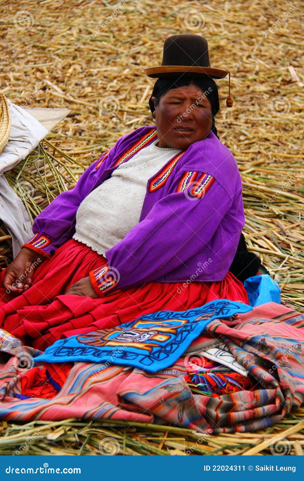 Uros native woman, Peru editorial photo. Image of south - 22024311